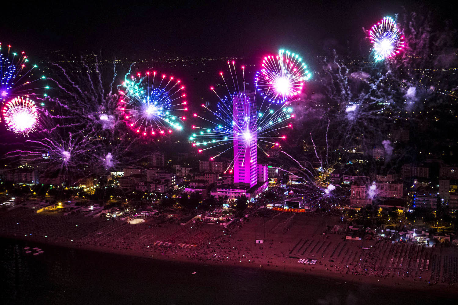 Successo per la Notte Rosa “Italian Passion” Tutta la Riviera in festa ...